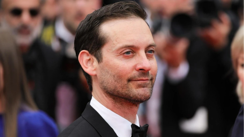 49-jarige Spider-Man-ster Tobey Maguire veroordeeld vanwege foto met ...