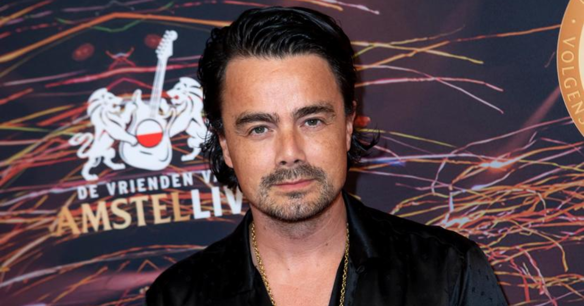 Dinand Woesthoff durft in het Nederlands te zingen op The Voice en ...